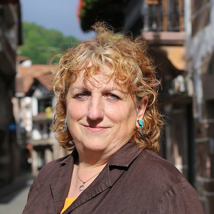 Arantxa Arregi: «Gero eta denda gehiago ari dira hesten, errelebo falta ...