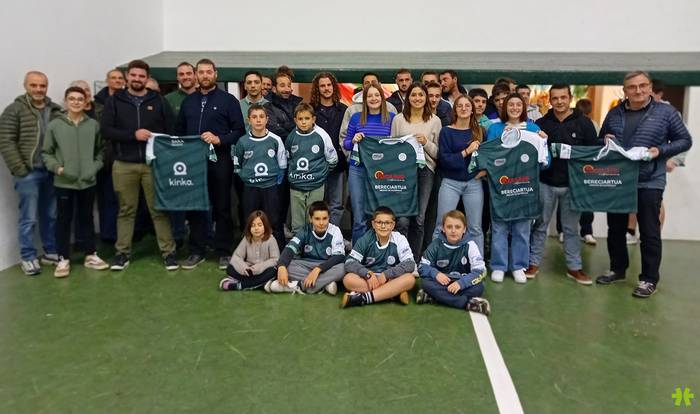 Urteko biltzar nagusia egin du Sarako Izarra pilota elkarteak - Xareta - Erran.eus