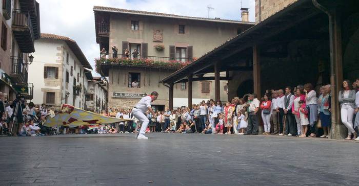 San Pedro eguneko Bandera eta Trapatan dantzak Donezteben - Malerreka ...